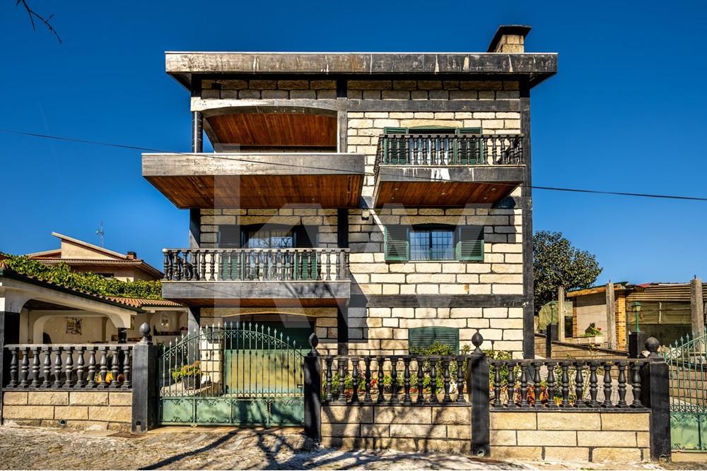 4e744f97-59da-4549-a811-4757d09575a1-2a5318bc-f642-45c7-9daa ...