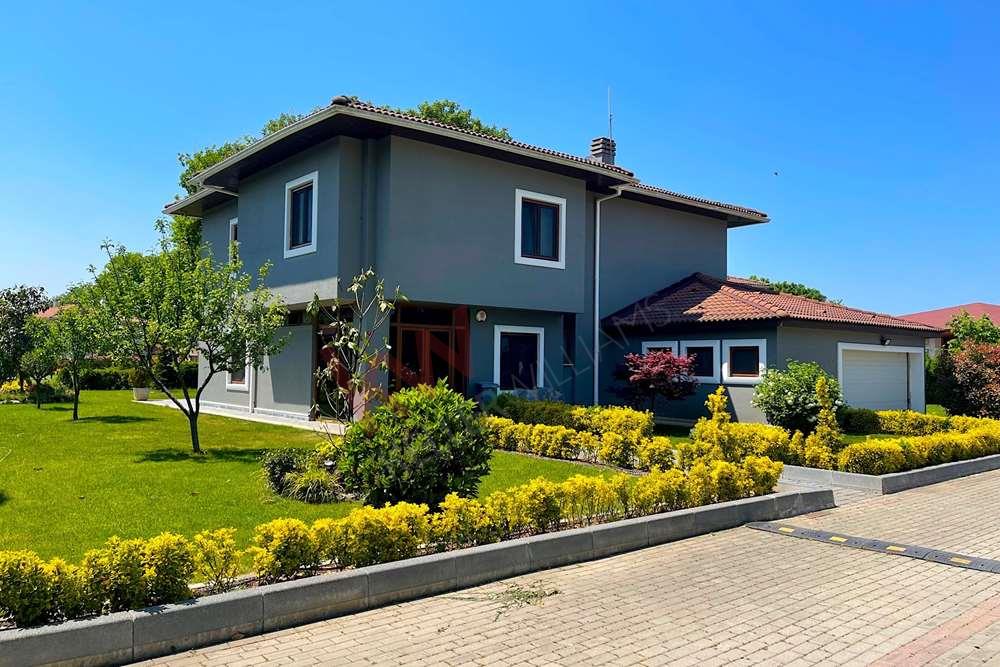 1ef614e6-7671-4e1e-a0cb-1bd34d74e716-2ca06272-7bda-48f8-b411 ...