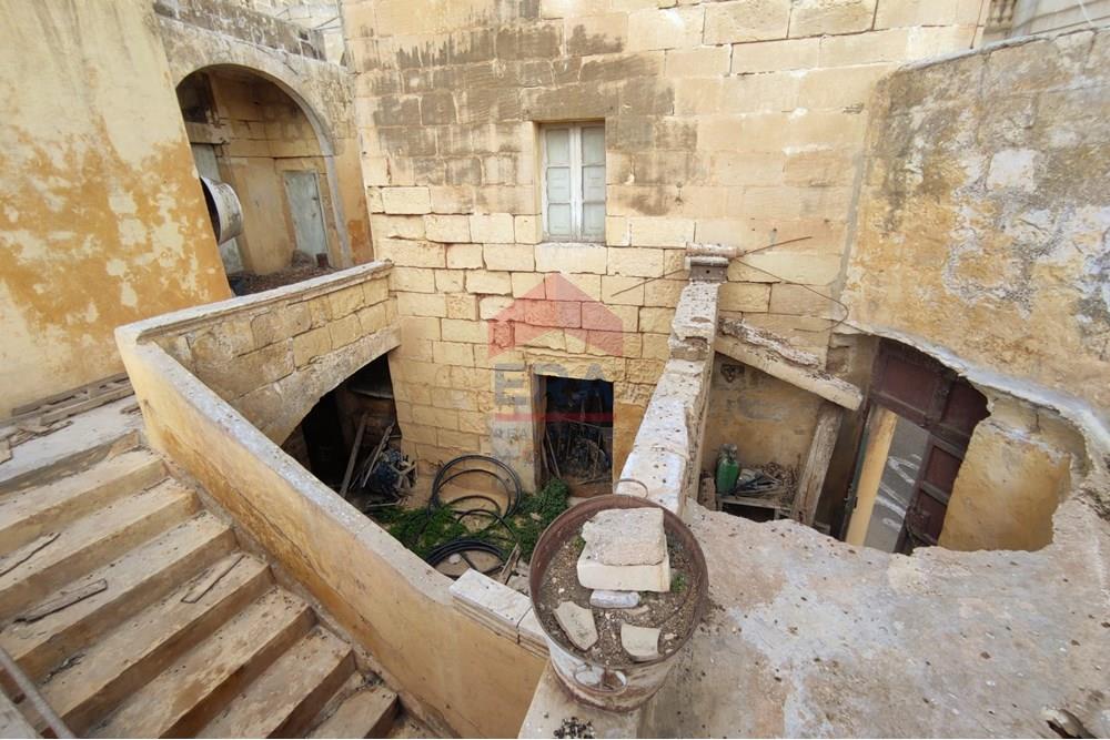 Unconverted House Of Character In Victoria, Gozo
