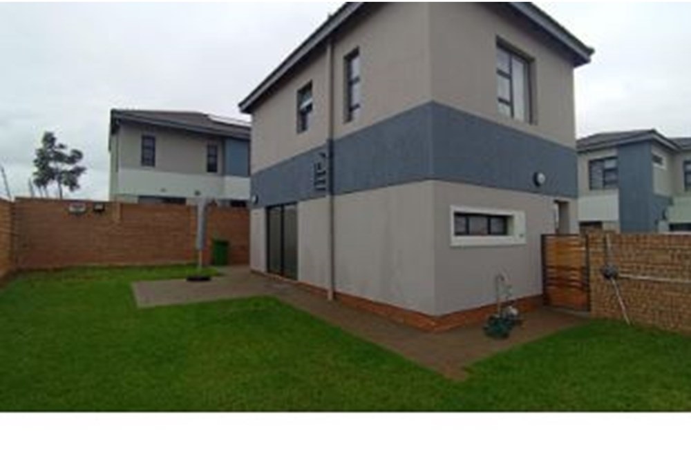 A mordern beautiful 3 bed home in Thatchfield, Centurion