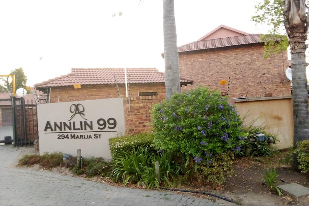 CHARMING 2-BEDROOM TOWNHOUSE ANNLIN PRETORIA NORTH IN SERCURE COMMUNITY ...