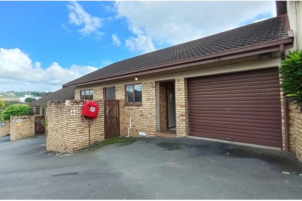 FACEBRICK TOWNHOUSE IN CAVERSHAM GLEN PINETOWN