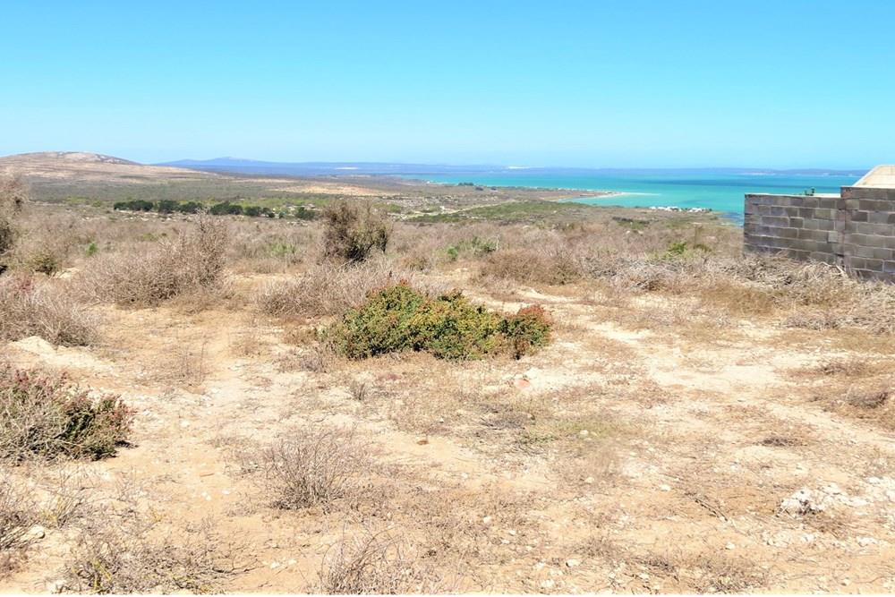 STUNNING LARGE 1631m2 PLOT ON TOP OF MYBURGH PARK