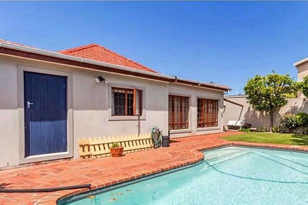 Comfortable Family Home including FLATLET/COTTAGE/OFFICE - Ideal for ...