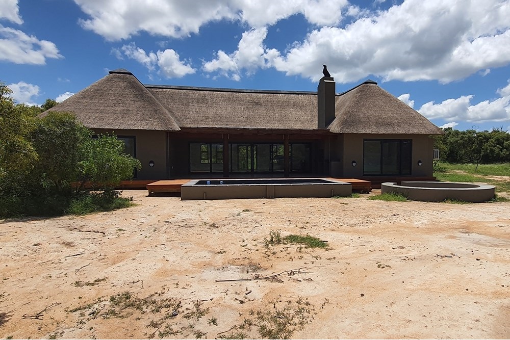 A truly magnificent brand new, three bedroom, house on offer in Moditlo ...