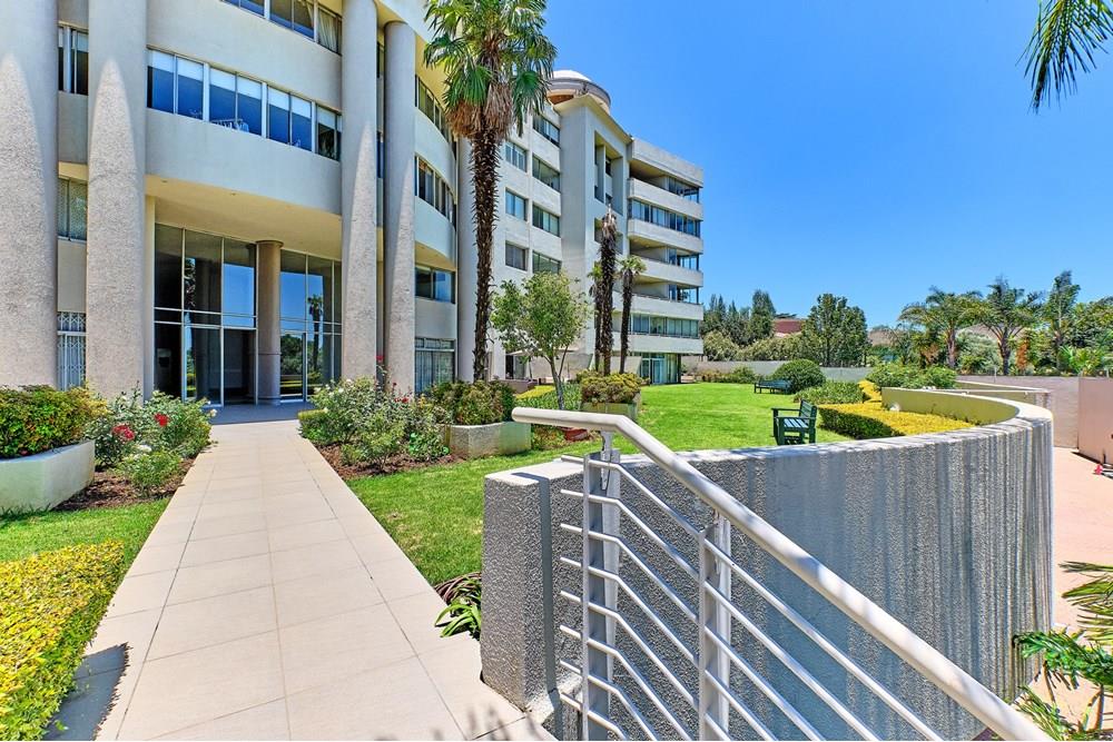 3 bedroom corner apartment close to the Sandton CBD - To live or invest in