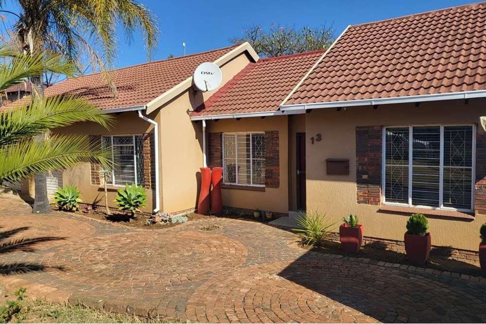 3 BEDROOM MODERN FAMILY HOME IN BOOMED OFF AREA WITH ENTERTAINMENT AREA