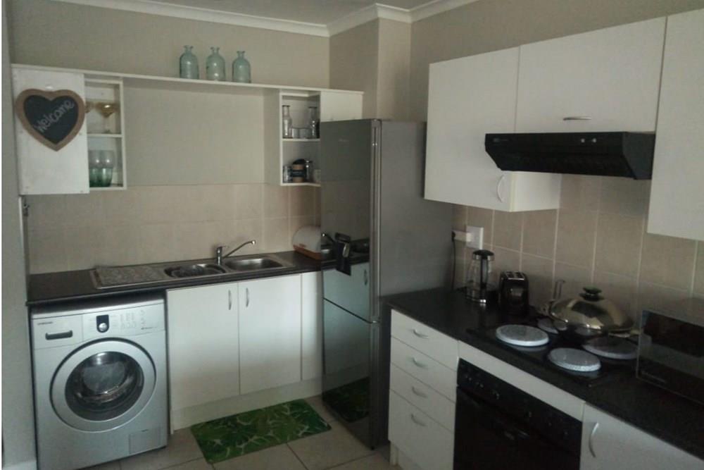 Modern two-bedroom loft apartment in upmarket Sandylands Complex, cnr ...