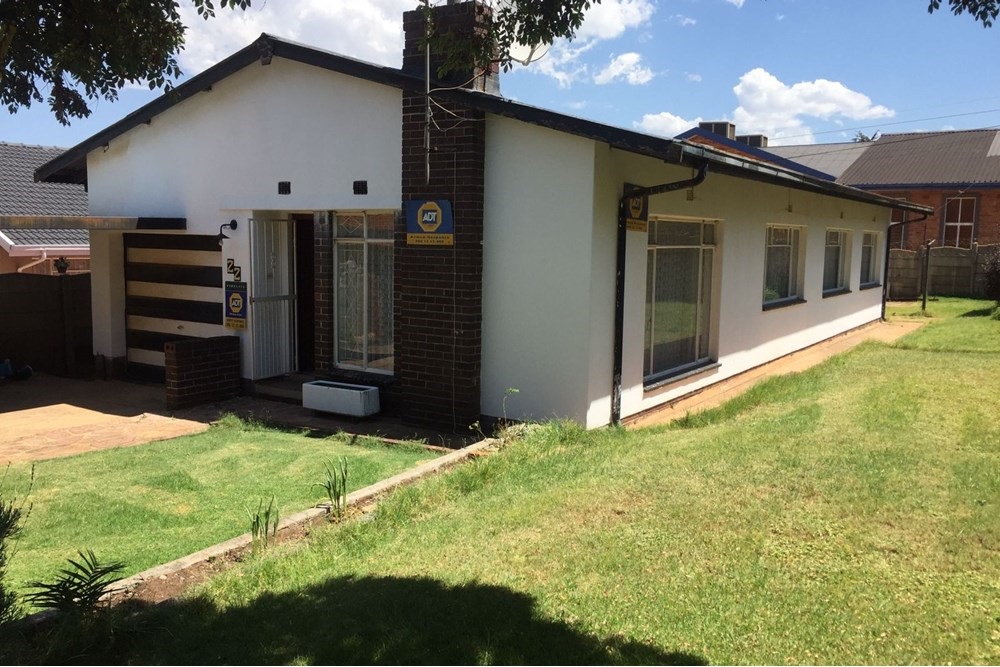 Contemporary Family Home in Florida, Gauteng