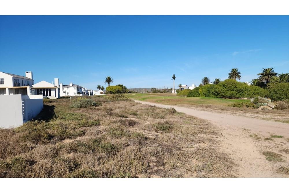 Large Vacant stand facing the golf course, Shelley Point Golf Estate ...