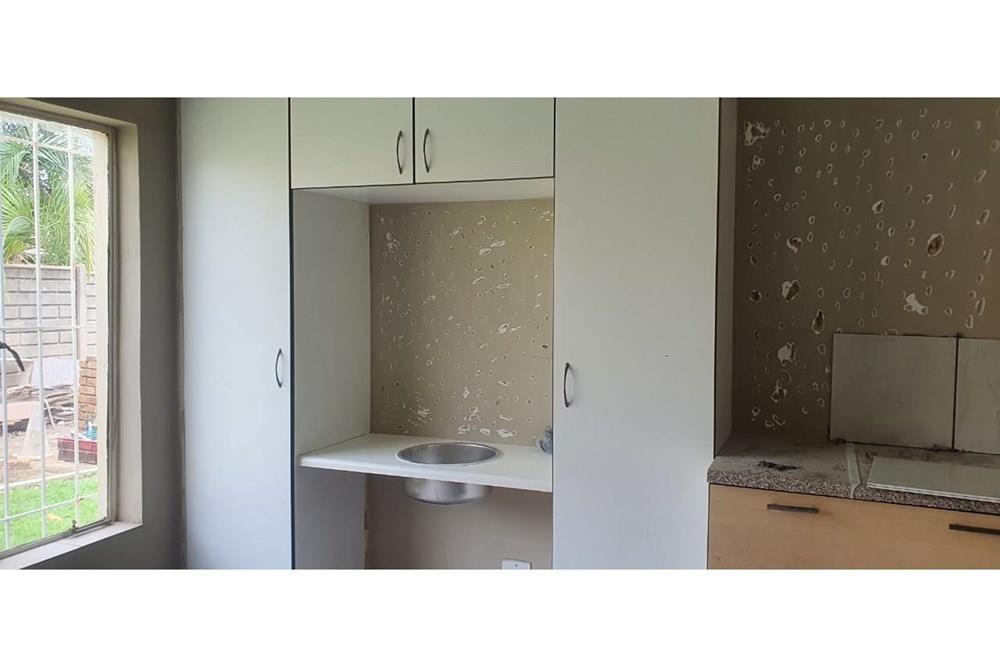 Bachelor Room to Rent