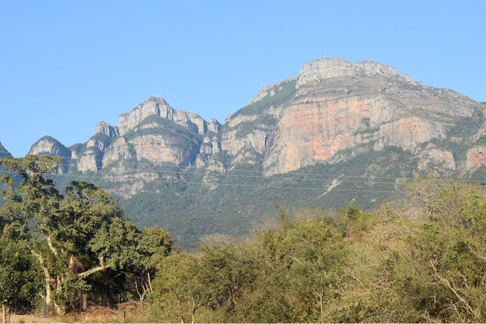 Beautifull plot at the foot of the Mariepskop Mountain in Escarpia Eco ...