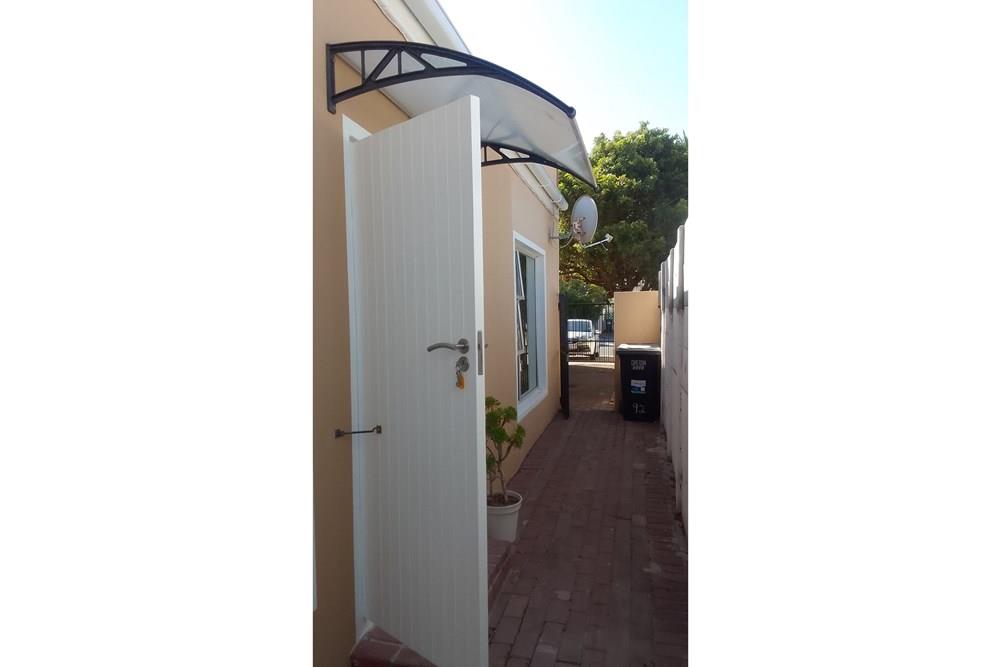 Separate unfurnished Entrance 2 bedroom flatlet/cottage in Bloubergsands