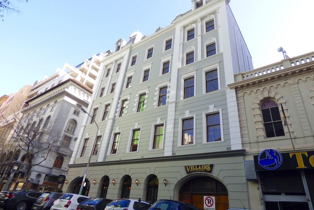 100M² Office To Let on Hout Street