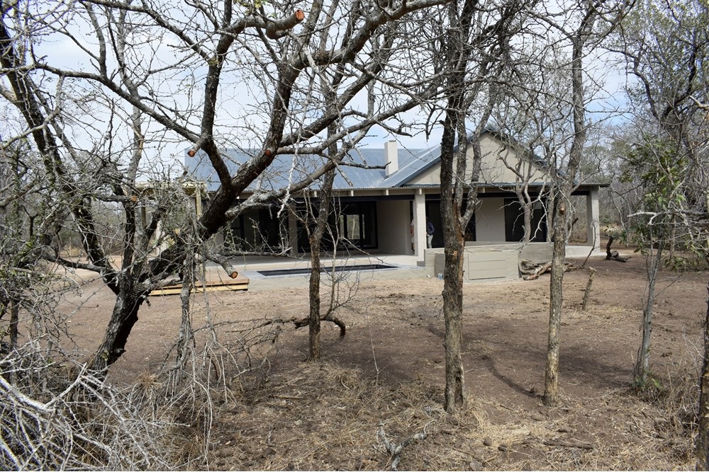 Brand new very modern 3 Bedroomed Home in Big 4 Moditlo Wildlife Estate ...