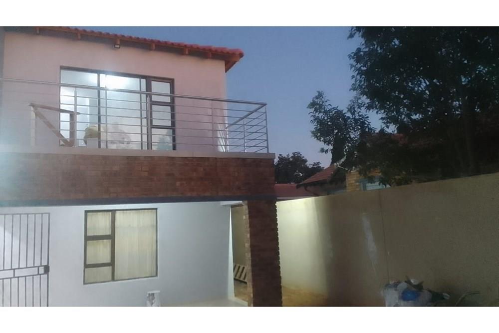 Bachelor Flat For Rent