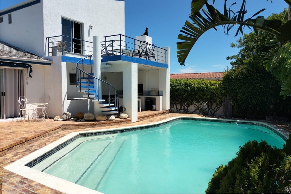 Flamingo Vlei Gem - Spacious 5-Bedroom Home