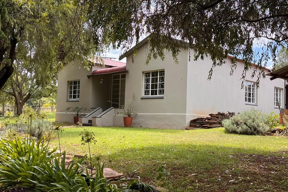 Rural Lifestyle Farm with Stunning Mountain-River Views in Groot Marico ...