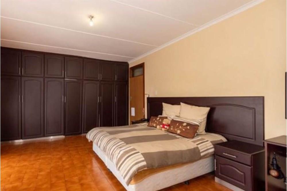 BEAUTIFUL HOME FOR SALE IN A BOOMED OFF AREA... EMIGRATION SALE