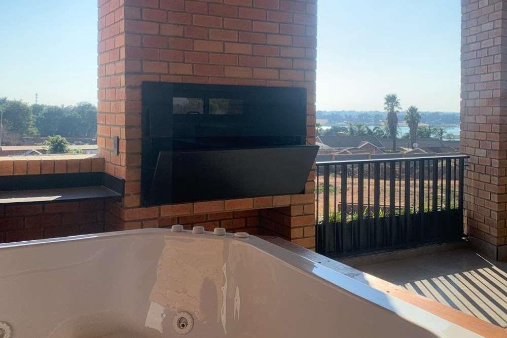 Spacious and Luxurious Two Bedroom 1st Floor Apartments in Benoni Area.