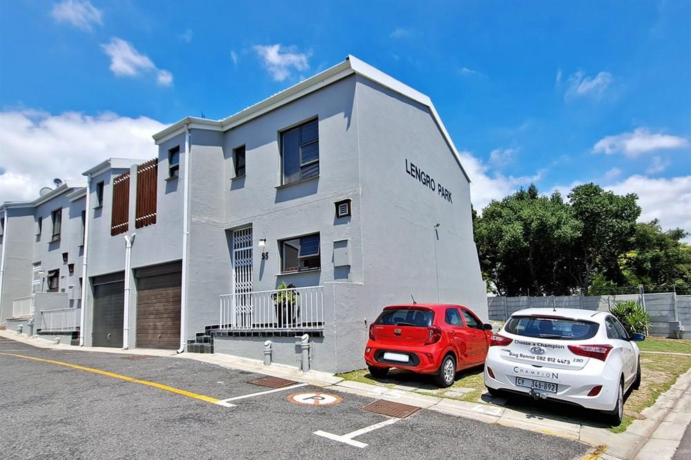 Lengro Park: Beautiful duplex home