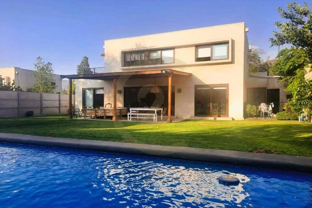 Excelente Casa Mediterránea 2 Pisos Disponible